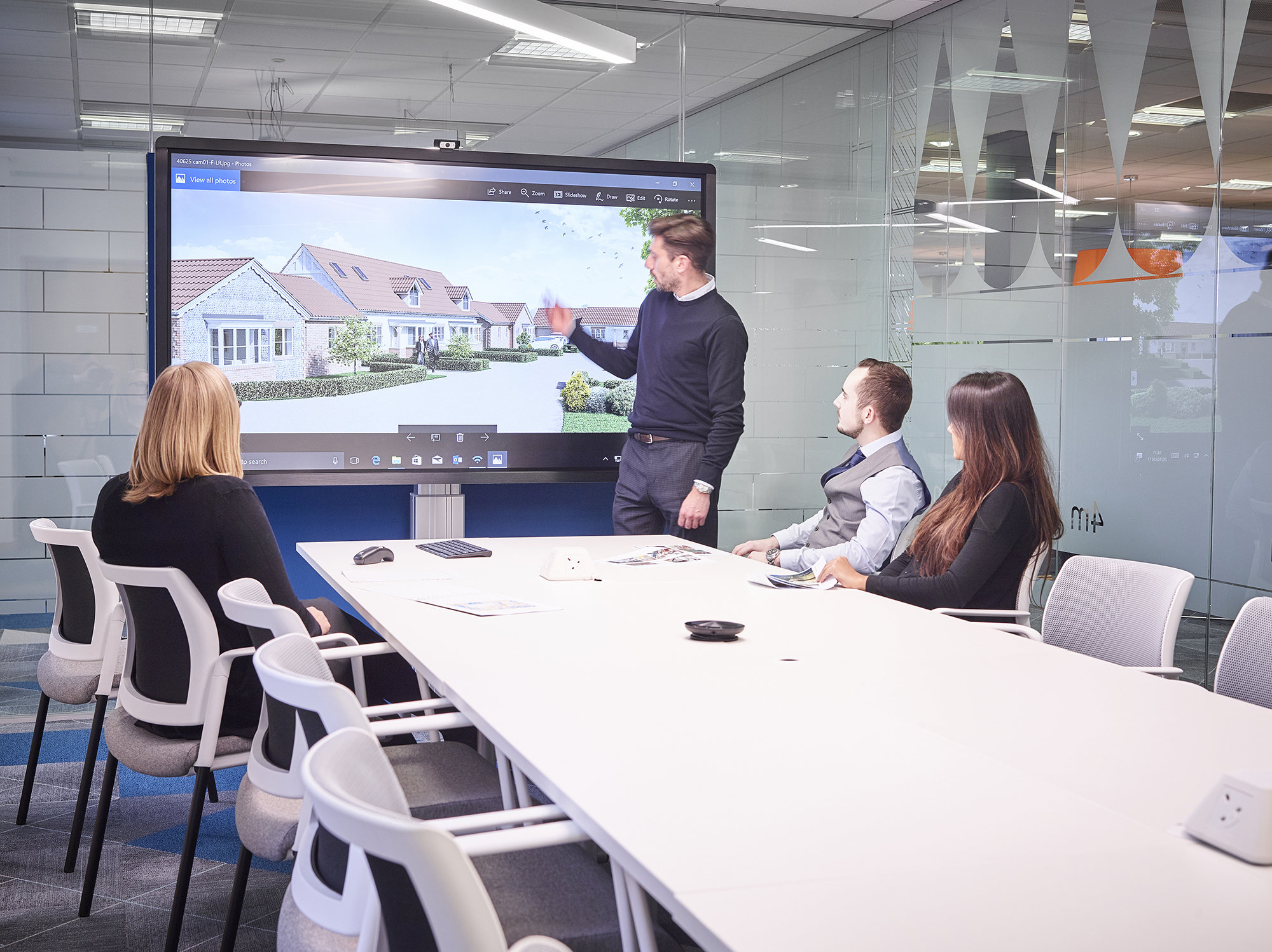 CleverTouch Pro Series E-CAP - Comcen AV